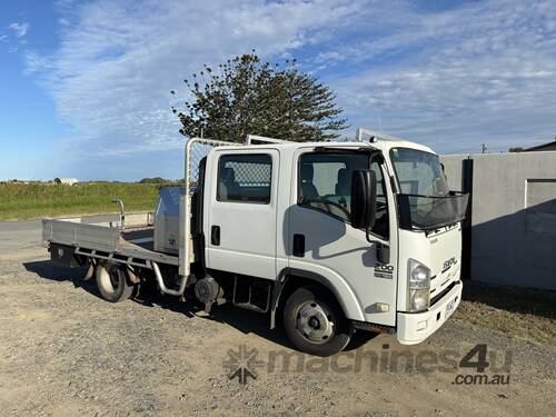 Buy Used 2010 Isuzu 2010 Isuzu NNR 200 4x2 Tray Truck Trucks (1104406) - Listed on Machines4u