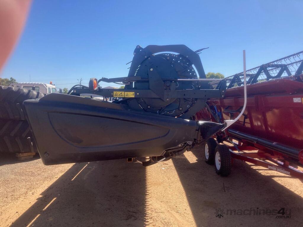 Used 2014 macdon D65 Draper Front Harvesting (1134660)