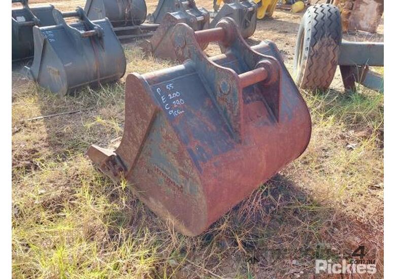 Used Hyundai Digging Bucket 900mm Excavator Bucket in , - Listed on ...