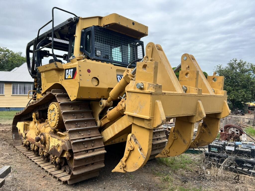 New 2024 Caterpillar D8T Dozer Sweeps (986160)