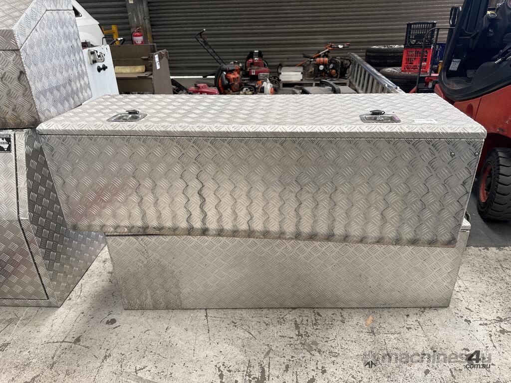 Used Lot of two toolboxes Tool Boxes in , - Listed on Machines4u