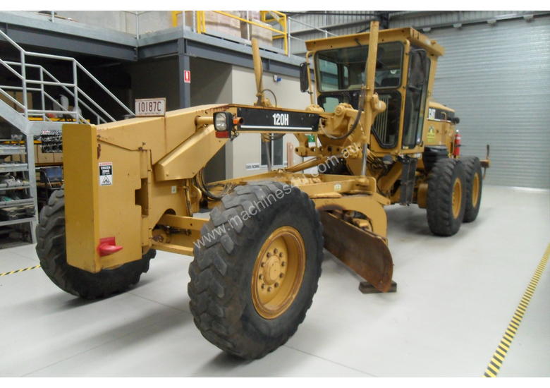Used 2005 Caterpillar 120H-II Grader in , - Listed on Machines4u