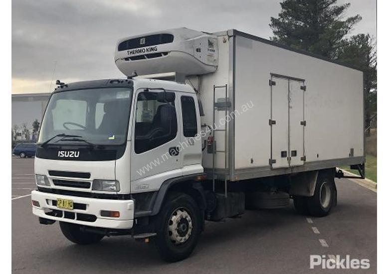 Buy Used Isuzu FVR950 Caravan Trailer in , - Listed on Machines4u
