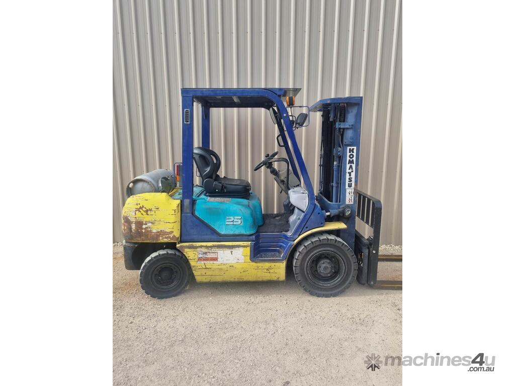 Used komatsu FG25T-14 Counterbalance Forklifts (878661)