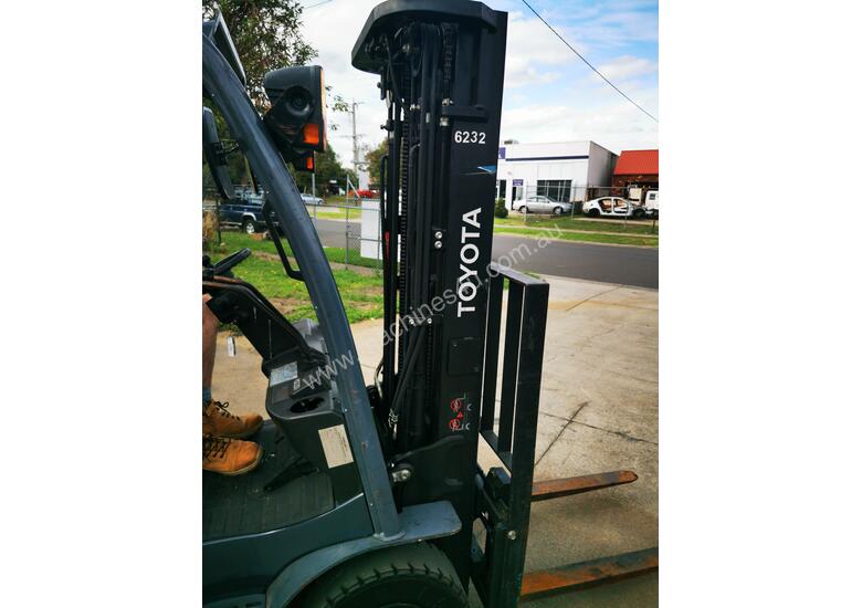 Used 2012 Toyota 32-8FG18 Counterbalance Forklifts in , - Listed on Machines4u