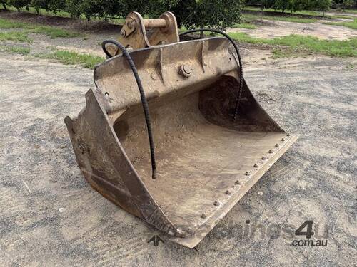 Used 2012 ATLAS ENGINEERING 1800MM TILTING MUD BUCKET Excavator ...