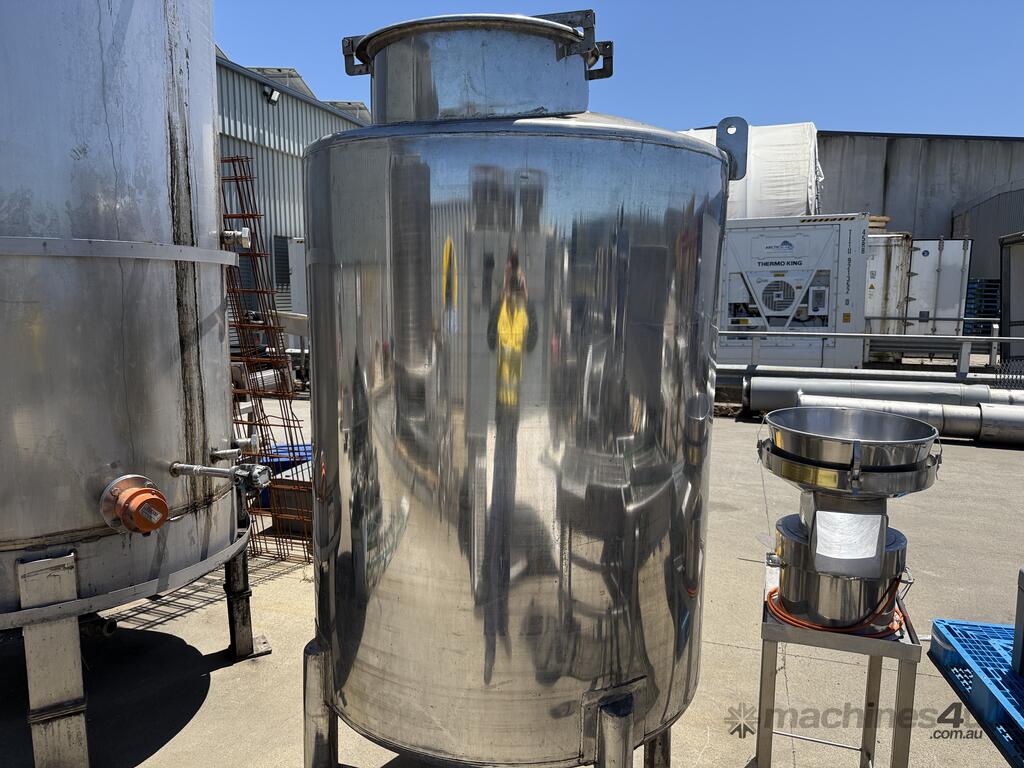 Used Stainless tank Tank SS 1 1m dia x 1 4m high OA 2 4m high cone ...