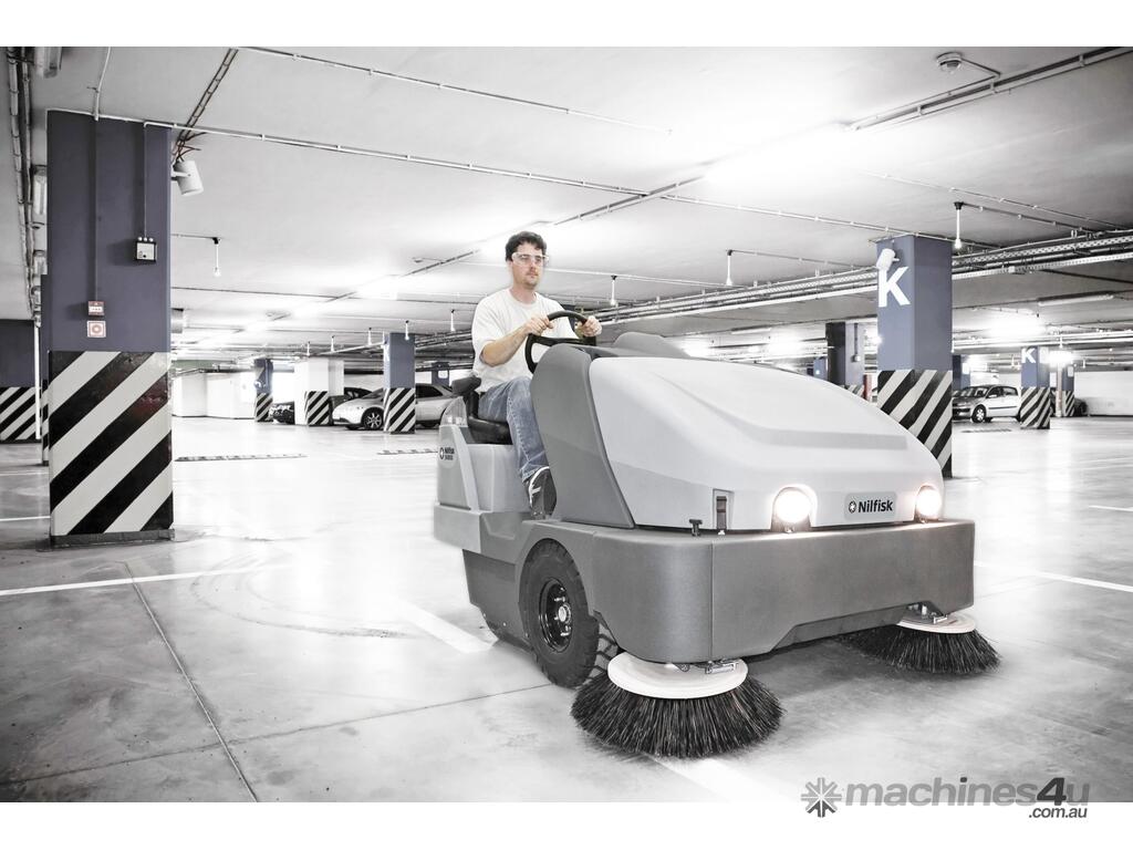 New 2022 nilfisk SW8000 Ride On Sweeper (438364)