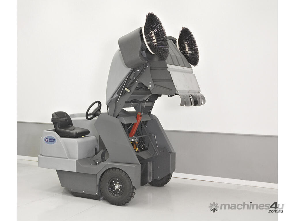 New 2022 nilfisk SW8000 Ride On Sweeper (438364)