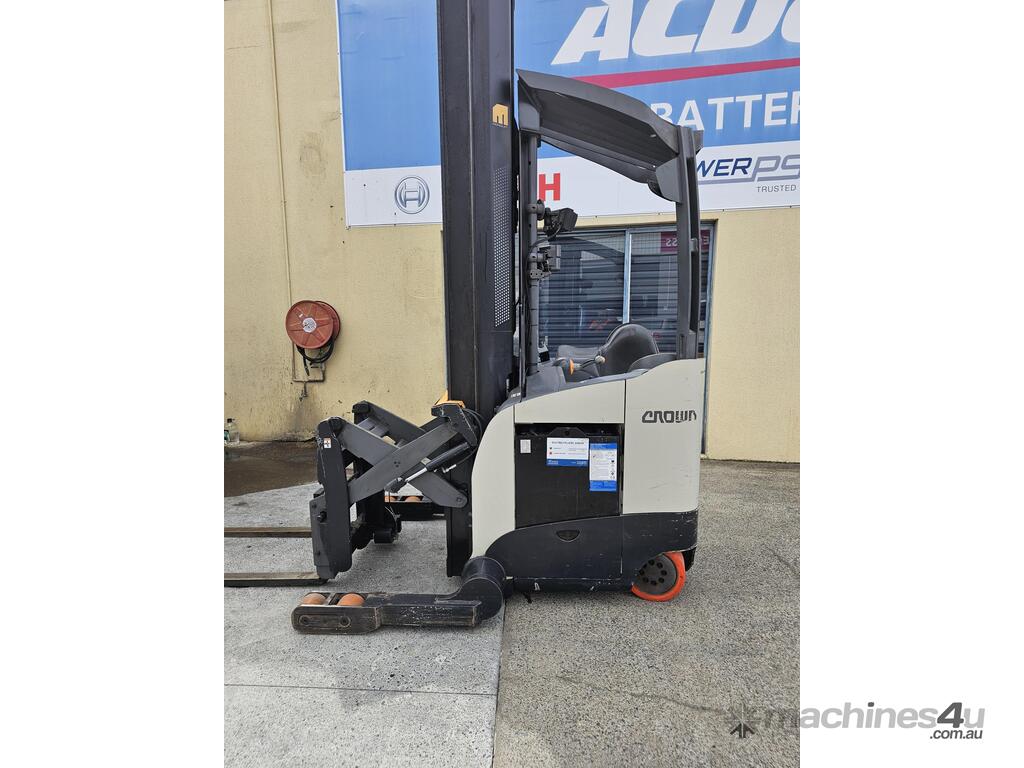 Used 2018 Crown RM6025-45 Reach Trucks (743064)