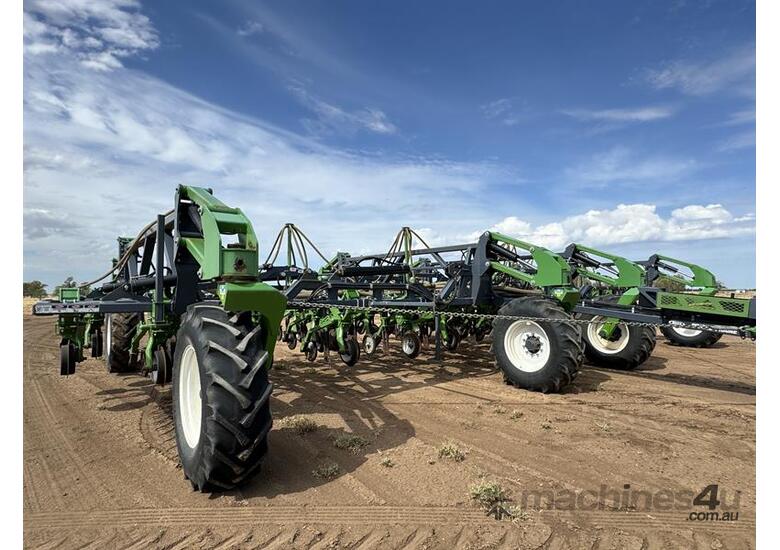 Used 2018 boss 2018 BOSS 15 METRE BRIDGE FRAME Seeding Equipment in ...