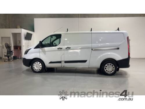 Buy Used Ford 2017 Ford Transit Custom 340L Diesel Vans (1116565 ...