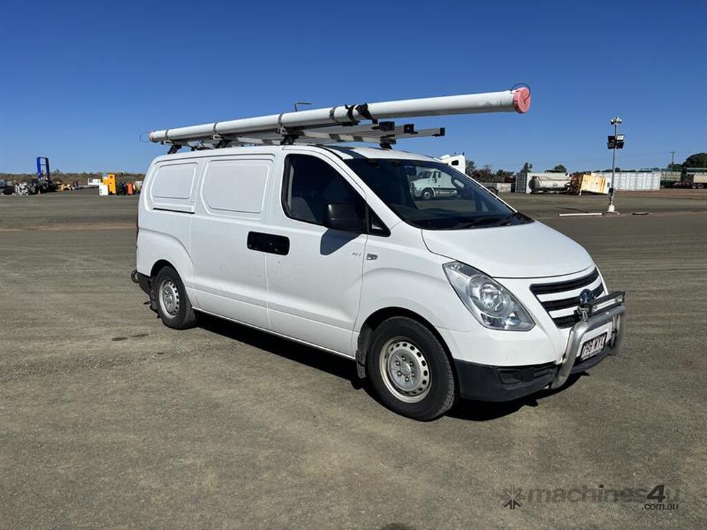 Buy Used 2017 hyundai 2017 HYUNDAI ILOAD VAN Vans (1122365) - Listed on ...