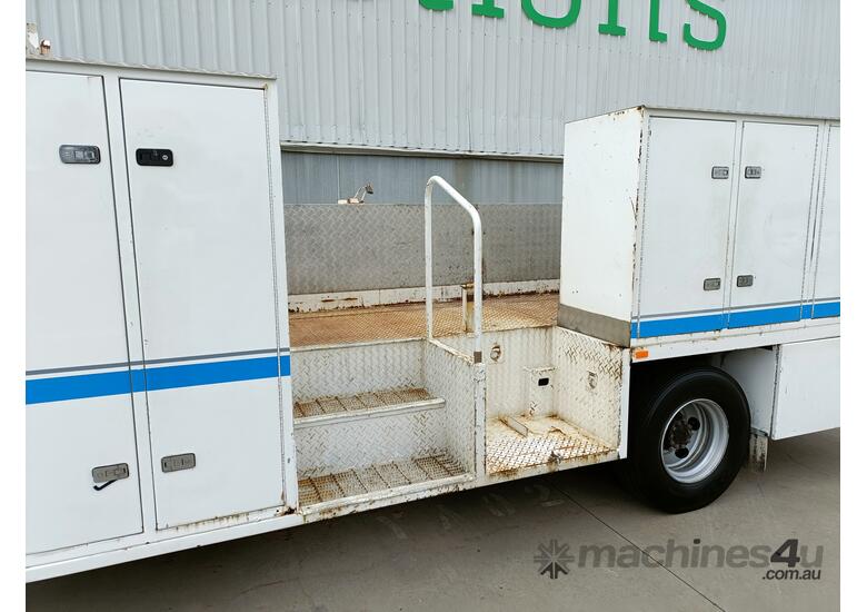 Buy Used 2003 Hino 2003 Hino FD1J 4X2 Service Truck TOW ONLY Trucks in , - Listed on Machines4u