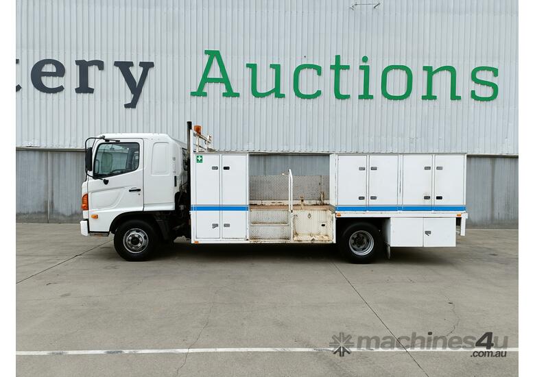 Buy Used 2003 Hino 2003 Hino FD1J 4X2 Service Truck TOW ONLY Trucks in , - Listed on Machines4u