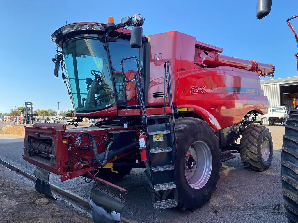 Used 2015 Case IH 8240 Combine Harvester With 2015 Macdon D65 40 Draper ...
