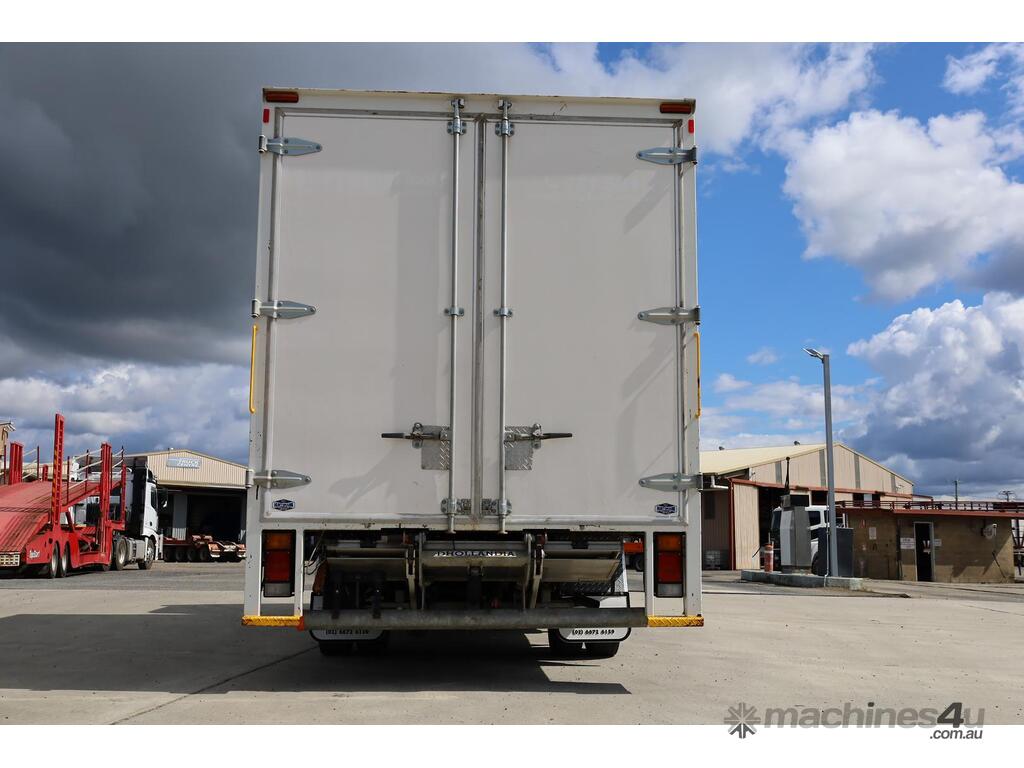 Buy Used 2021 Isuzu N SERIES Pantech trucks (1199567)