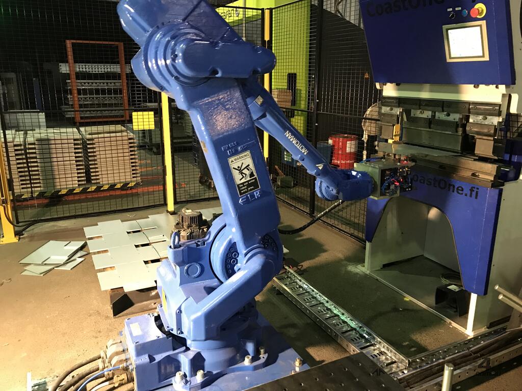 New Advanced Robotics Engineering Industrial Robotic Machine Tending ...