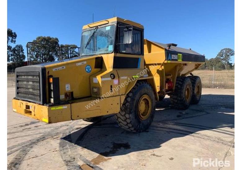 Buy Used Caterpillar D300E Service Trucks in , - Listed on Machines4u