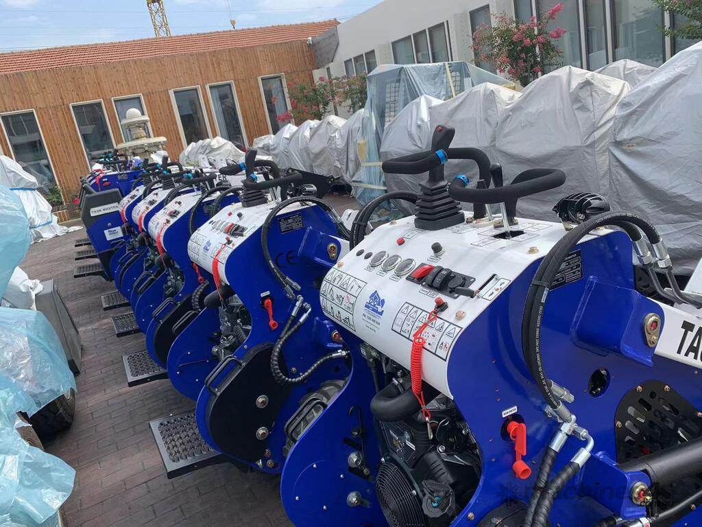 New 2022 Taskmaster TASKMASTER Mini Loader - Track Drive - 23 hp Petrol ...