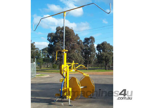 New crendon Netwizz Bird Netting machine Vineyard Equipment in Minto, NSW