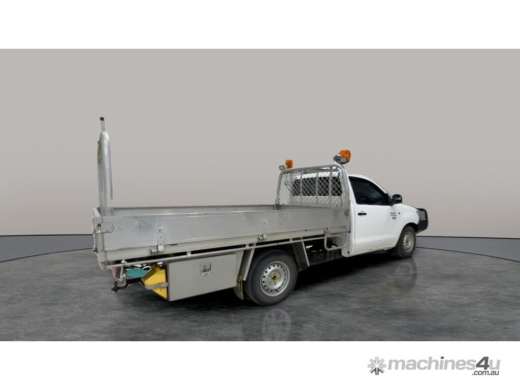 Buy Used 2015 Toyota 2015 Toyota Hilux Workmate 4x2 Diesel Single Cab ...