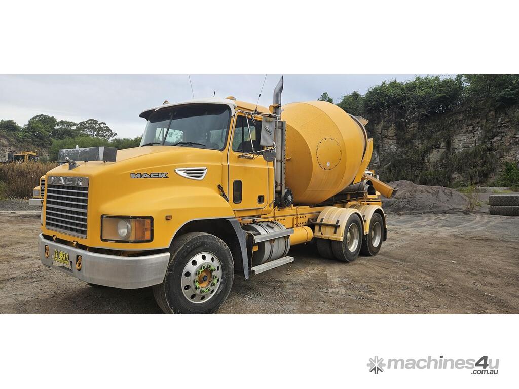 Buy Used 2001 Mack CH Trucks (1118307)