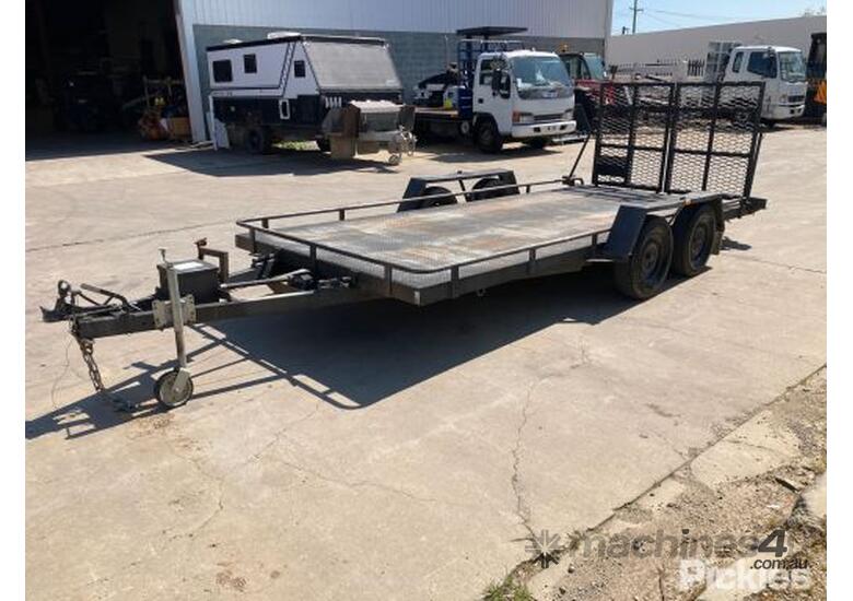 Buy Used 2007 Dean Trailers 18 Crawler Dozer in , - Listed on Machines4u