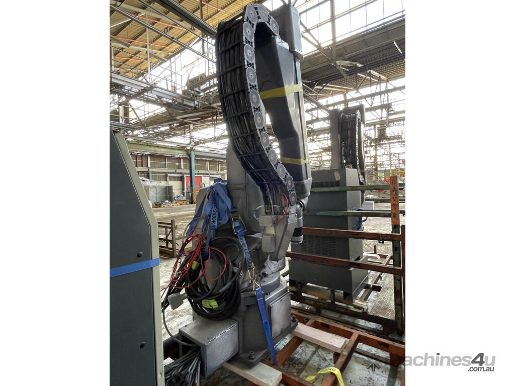 Used fanuc P-200E-6-J31B Robotic Arms (842370)