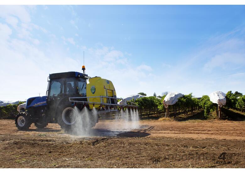 Buy New 2021 swift Silvereye 400L Linkage Sprayer with 6m Manual Fold ...