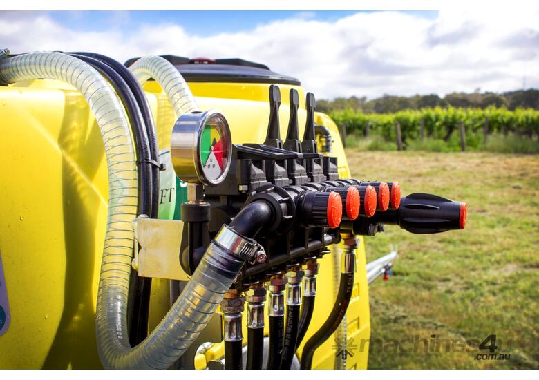 Buy New 2021 swift Silvereye 400L Linkage Sprayer with 6m Manual Fold ...