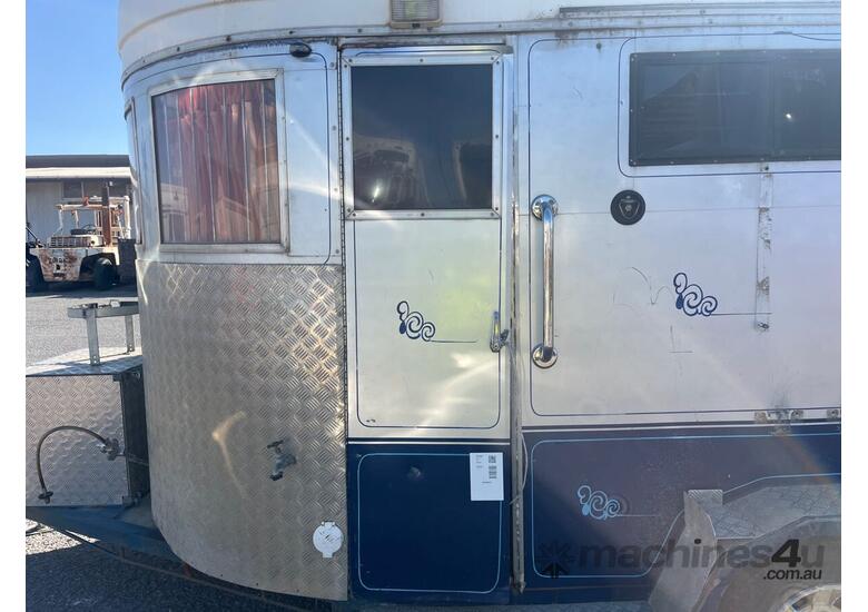 Buy Used 2005 Imperial Horse Floats 2005 Imperial Horse Floats 4HAL Tri ...