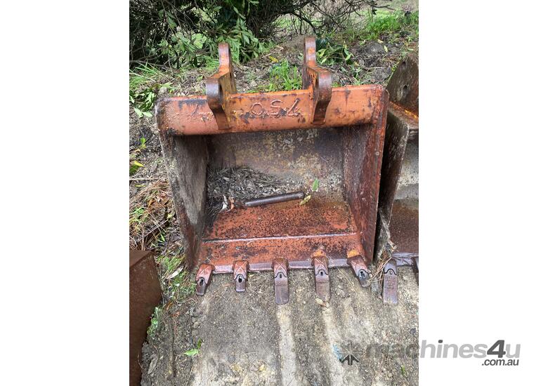 Used various Excavator and Backhoe buckets Mud Buckets (1001372 ...