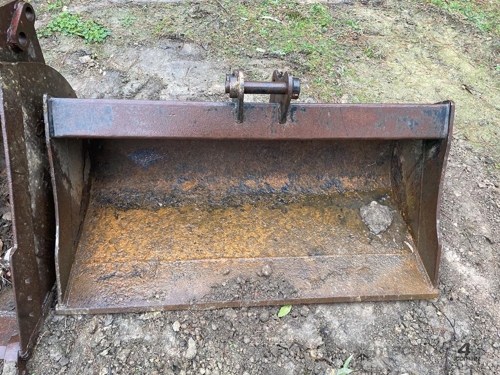 Used various Excavator and Backhoe buckets Mud Buckets in RESEARCH, VIC