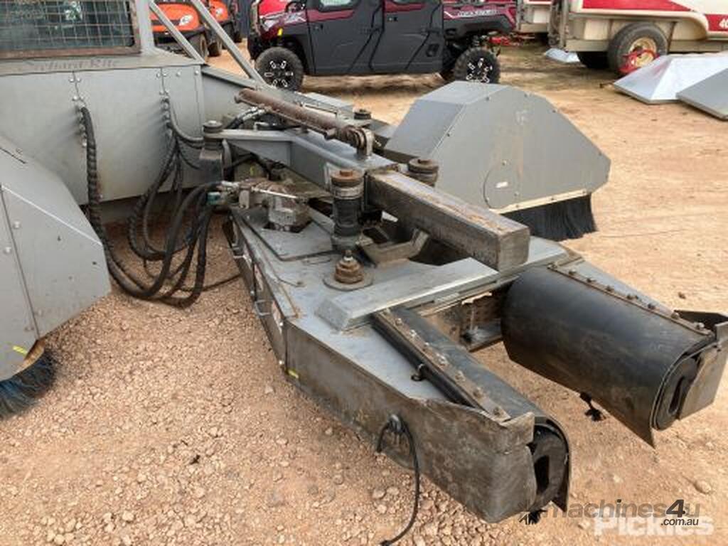 Used 2018 Orchard-Rite 2018 Orchard-Rite Bullet II Tree Shaker Day Cab ...