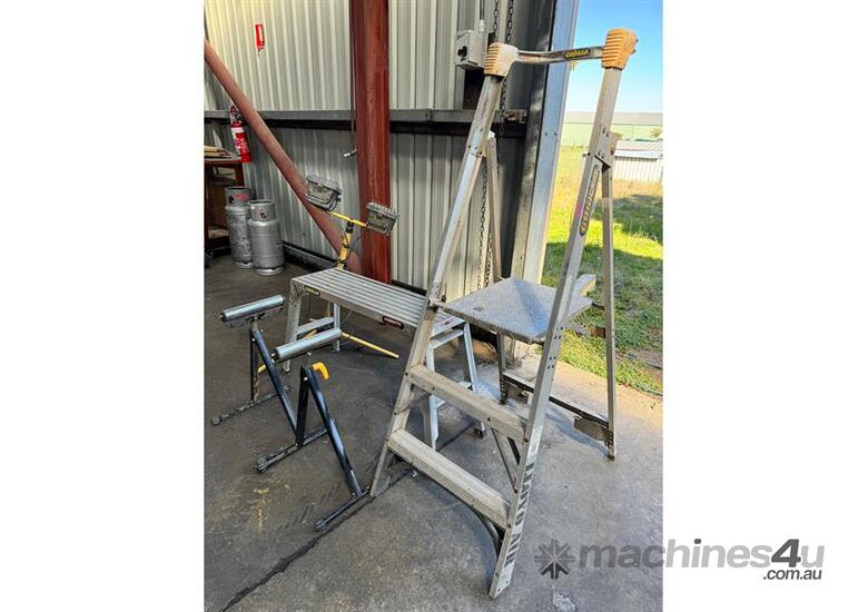 Used ASSORTMENT OF LADDERS & WORKLIGHT ASSORTMENT OF LADDERS WORKLIGHT ...