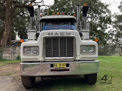 Buy Used 1976 Mack 1976 Mack R686 Flatbed Crane Truck Trucks (1113473 ...