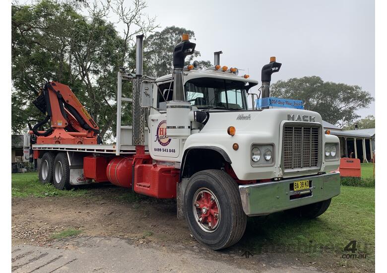 Buy Used 1976 Mack 1976 Mack R686 Flatbed Crane Truck Trucks (1113473 ...