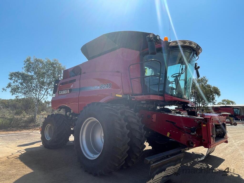 Used 2016 Case IH 8240 Axial-Flow Harvester Combine Harvester (1067274)