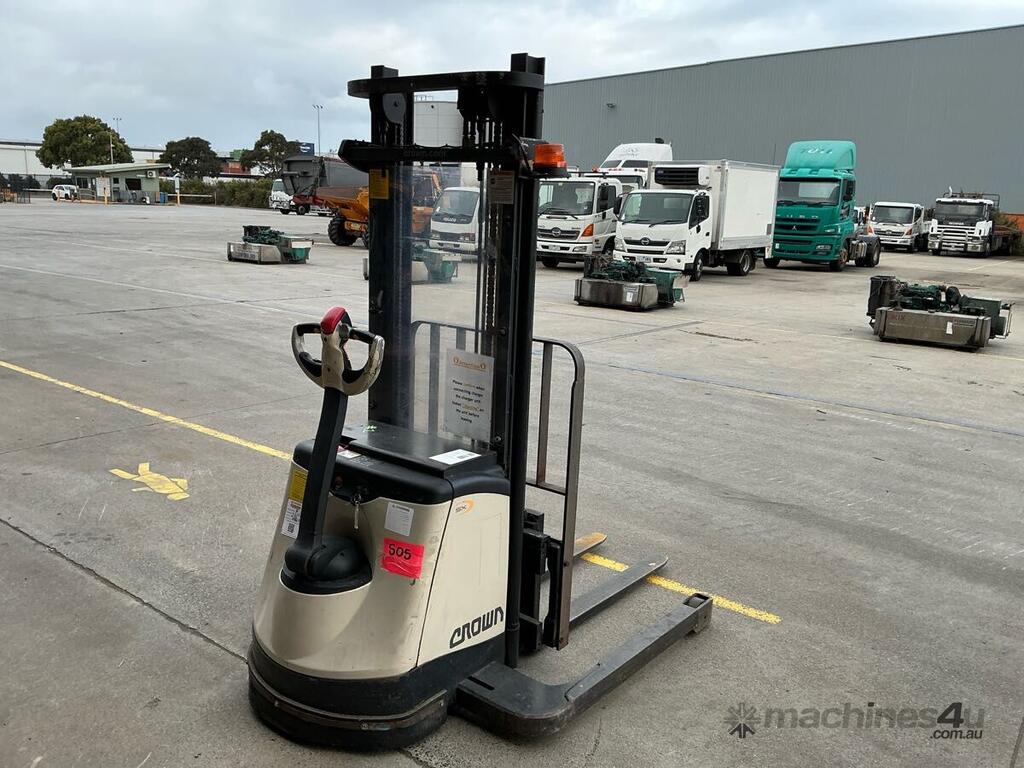 Used Crown SX3030TL3220 Walkie Stackers (1117474) - Listed on Machines4u