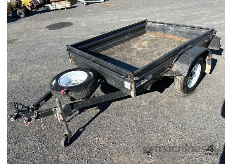 Buy Used 2017 mario trailers 2017 Mario Trailers 7x5 Single Axle Box ...