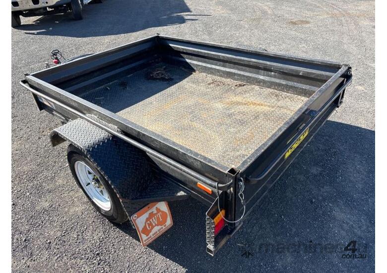 Buy Used 2017 mario trailers 2017 Mario Trailers 7x5 Single Axle Box ...