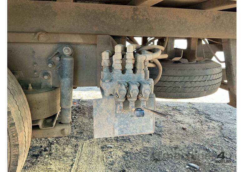 Buy Used 2006 Hino 2006 Hino FD1J Series 2 Tilt Tray Trucks (1115675) - Listed on Machines4u