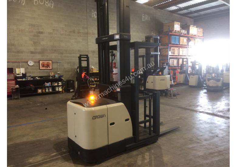 Used 2006 Crown Electric Forklift Stockpicker SP Series 2006 Stock ...