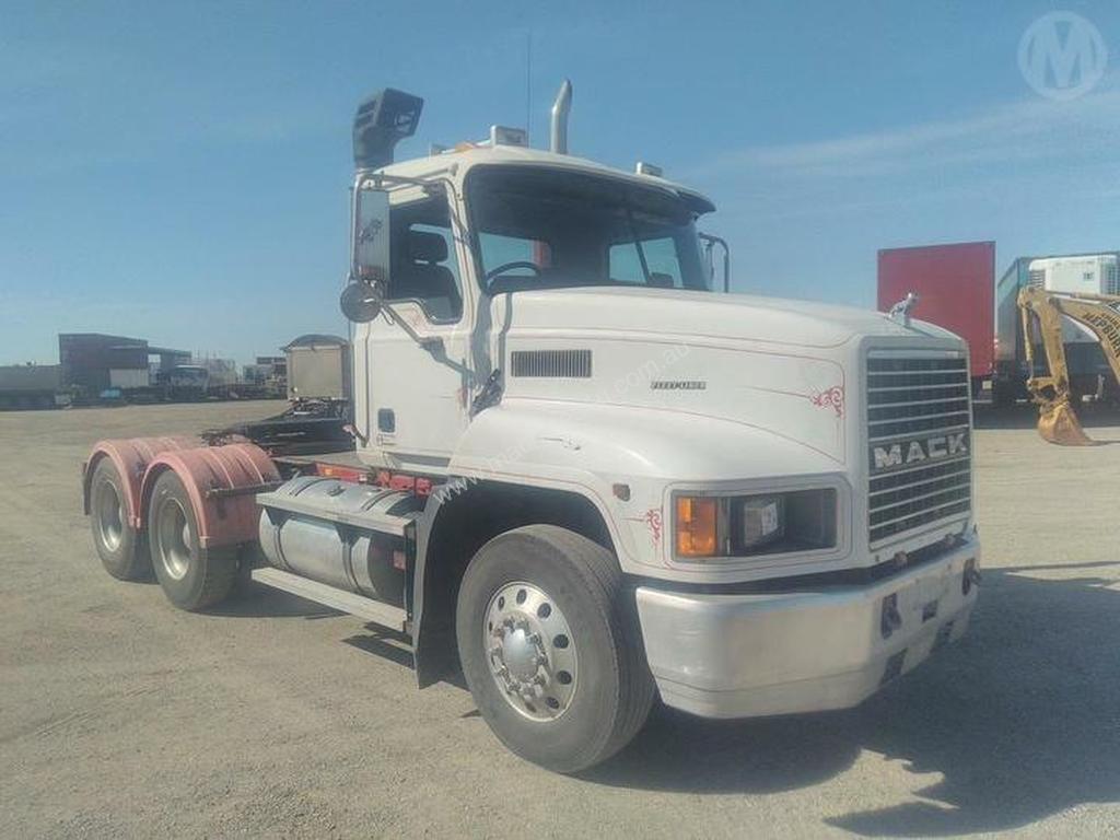 Buy Used Mack FLEETLINER 2WD Tractors 0-79hp in , - Listed on Machines4u