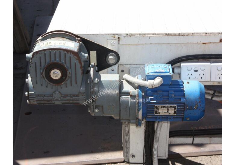 Used cmg Motorised powered 4m x 75cm wide plastic chain link conveyor ...