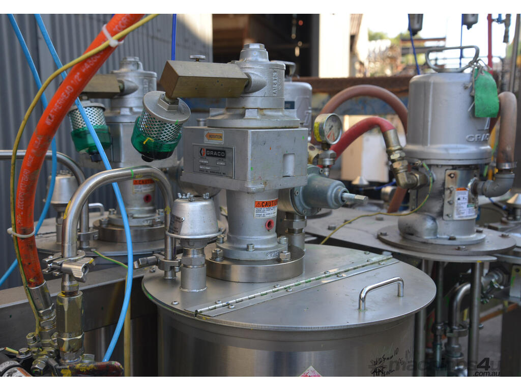 Used graco 220-157 G03D Mixing Tanks (828575)