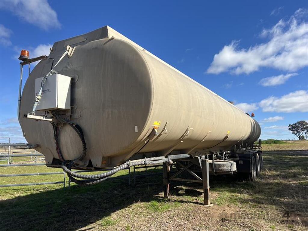 Buy Used 1977 highgate 1977 Highgate 11 5m Water Trailer Trailers in ...