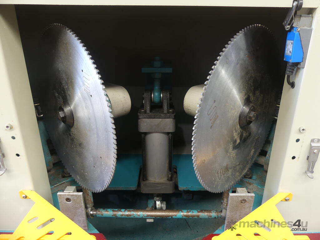 Used luna SA45 Double Mitre Saws in AIRPORT WEST, VIC (1061276)
