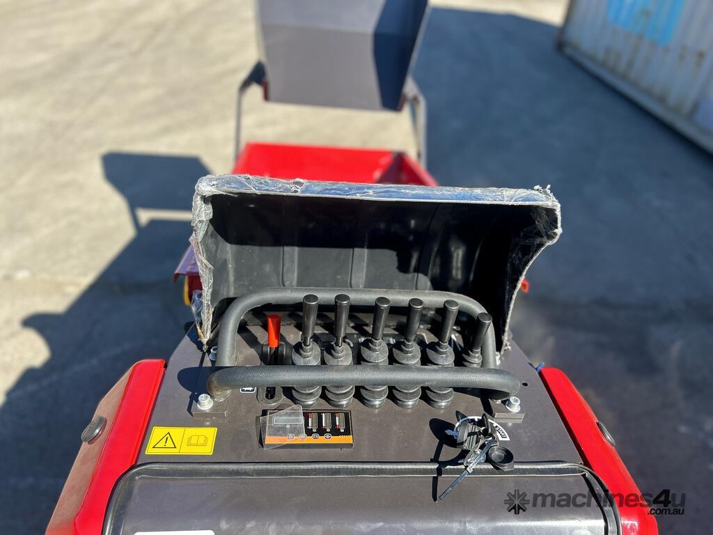 New UHI UME800 Tracked Mini Loaders (1076476)